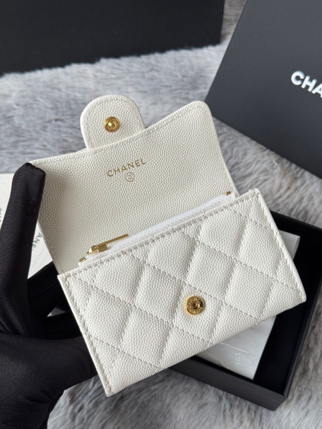 CHANEL WOC MINI WHITE | Luxury By Se